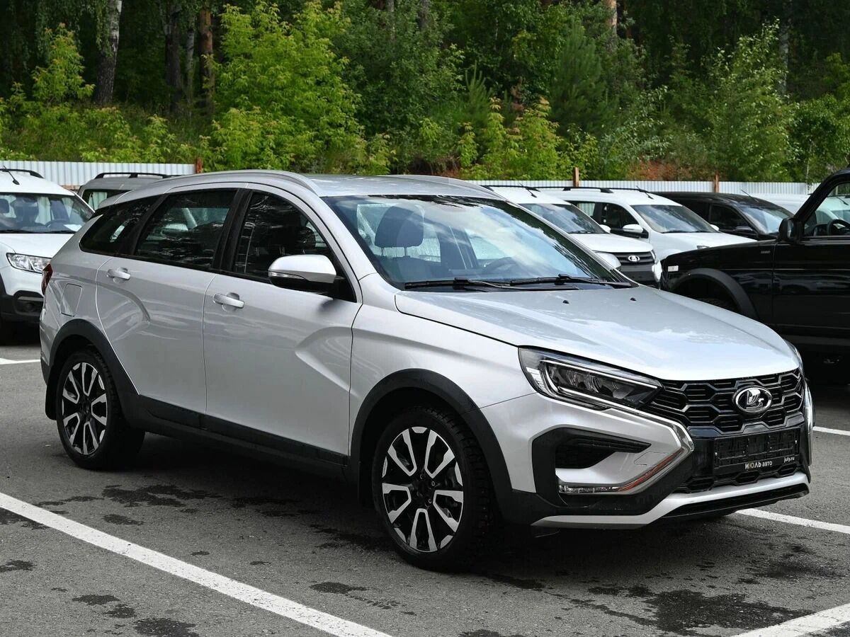 Новые Lada от АвтоВАЗа: как завод борется с китайцами и на чем мы будем ...